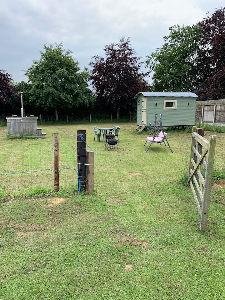 The Clover
Has Wood Fired Hot-tub At Extra Cost - Swaffham