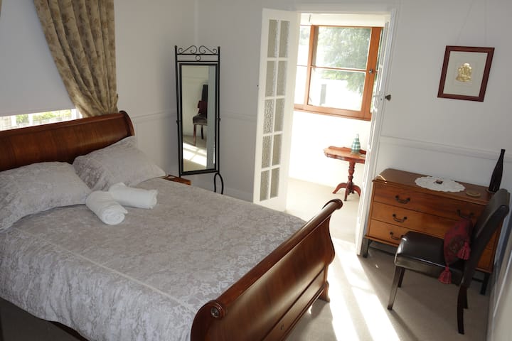 Lovely Heritage House, 8 Min Drive To Beach & Cbd. - Newcastle