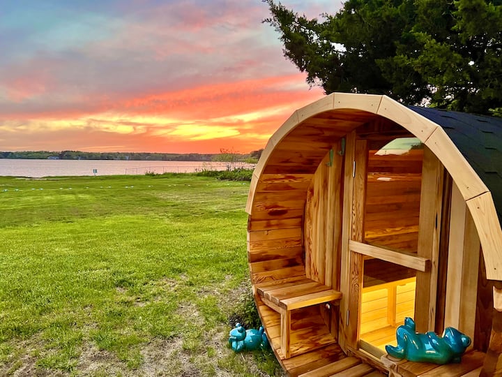 Sauna · Fireplace · Waterfront · 2 Kings · Dogsyes - South Yarmouth, MA