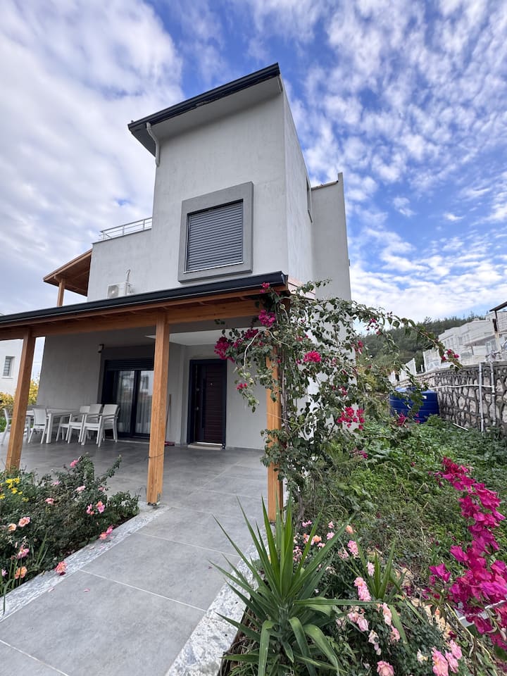 Karaburun'da Yeni Tripleks  Begonvi̇l-la - Mordoğan