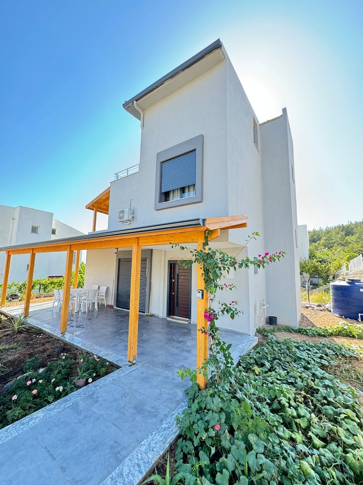 Karaburun'da Yeni Tripleks  Begonvi̇l-la - Balıklıova