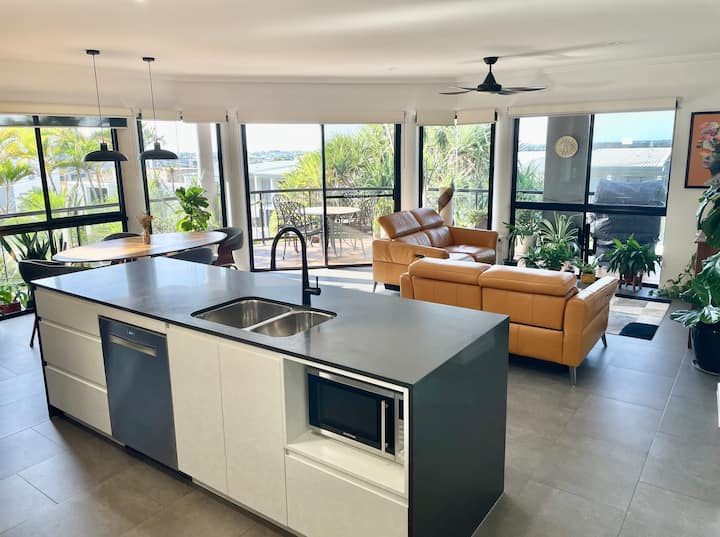 Entire Stylish Apartment Near The Beach - Mooloolaba