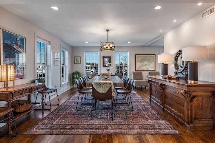 The Wallasey: Mystic Harborside Home, Sleeps 14 - Stonington, CT