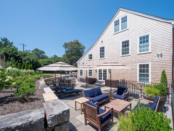 The Wallasey: Mystic Harborside Home , Sleeps 14 - Mystic, CT