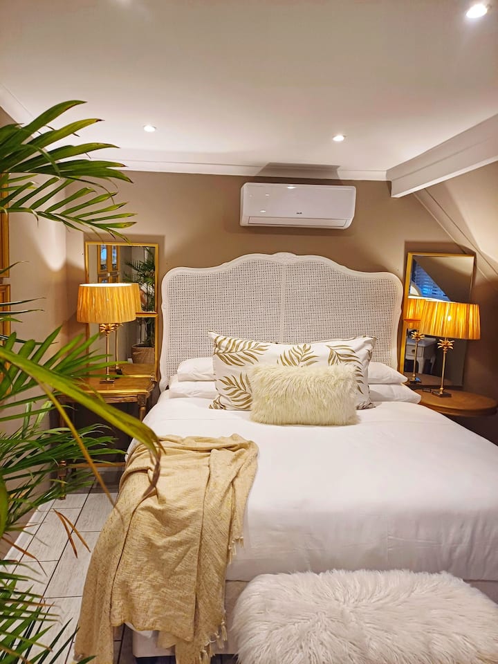 Glamorous Studio- Private Romantic Courtyard - Umhlanga