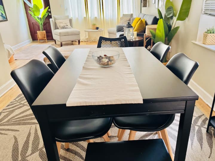 Spacious 1br | 1 Garage Parking | Nightlife Nearby - Chicago