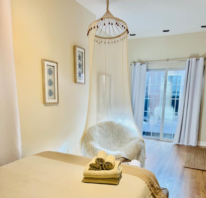 Winter Escape 1 Br In Wicker Parl|1 Free G Parking - Chicago, IL