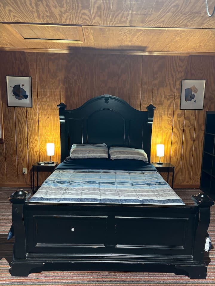 Charming Studio Above Garage In Fayetteville - Fayetteville, NC