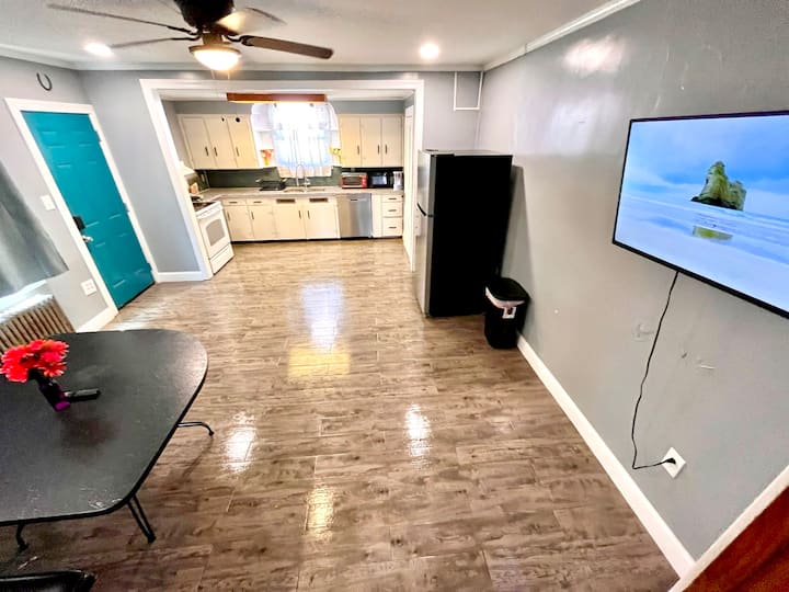 Waterfalls & Trails L Laundry 3 Smarttv 2 Desks - Lausanne Township