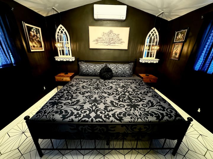 The Gothic. Old Town, Downtown. - Albuquerque, NM