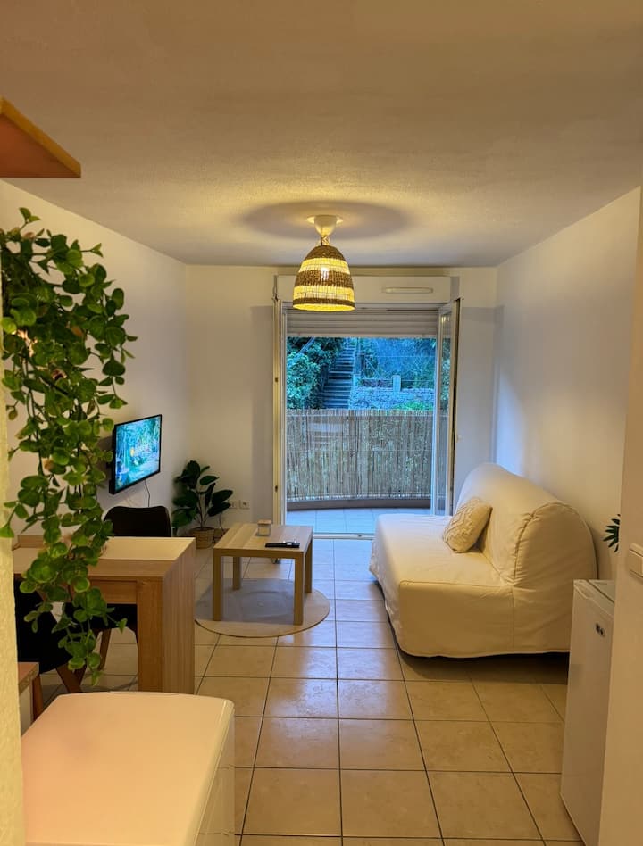Studio Confortable, Vue Dégagée - Niza