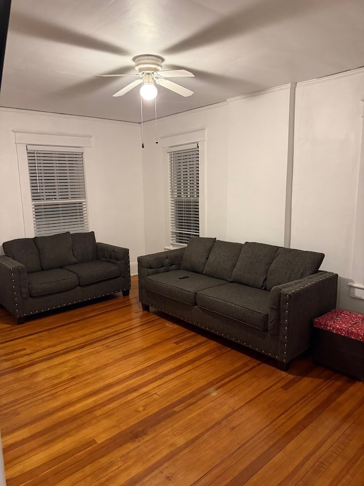 Cozy 2br Greensboro Stay Near Downtown & Uncg - Greensboro, NC