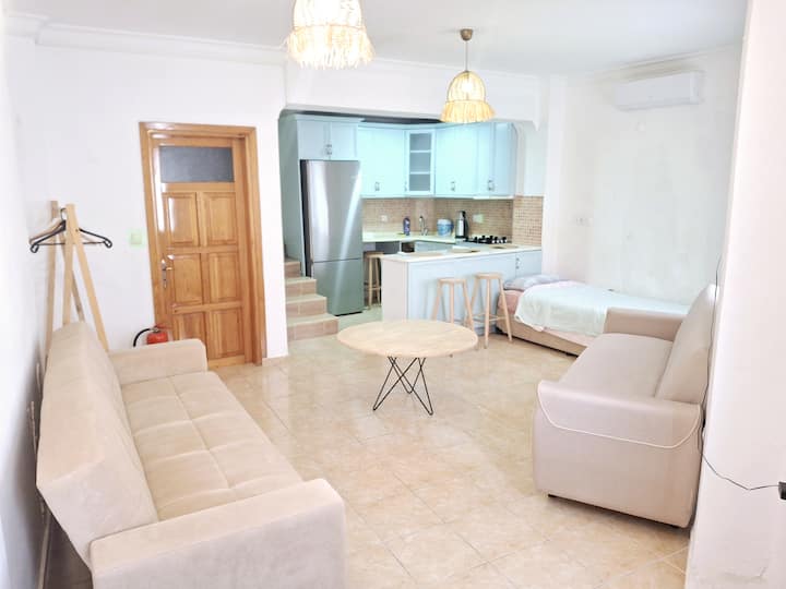Detached Greek House In The Hearth Of Cesme Bazaar - Çeşme