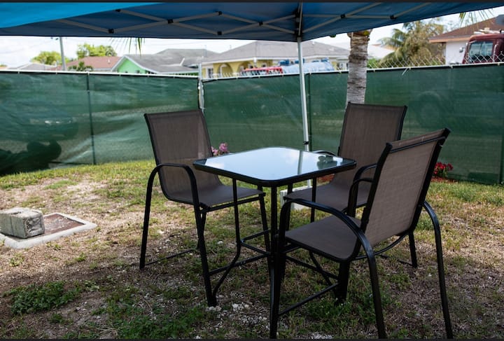 The Pink Wall Bnb - Nassau