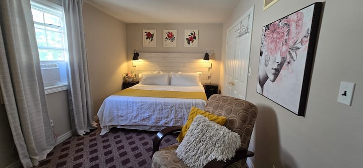 Loft King Bdrm @ Three Bears Cabins B&b - Newcastle