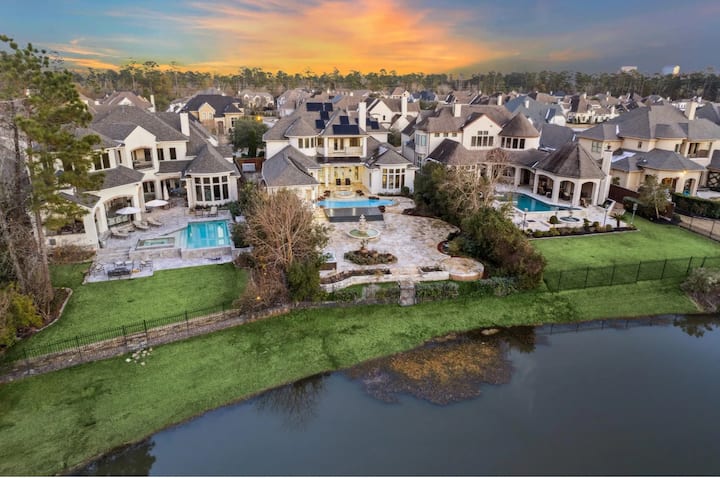 Gorgeous, Custom 6.5 Bedroom Home With Pool + Lake - The Woodlands, TX