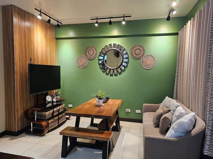 2 Bedrooms Condo Unit Walk To Everything - Las Piñas