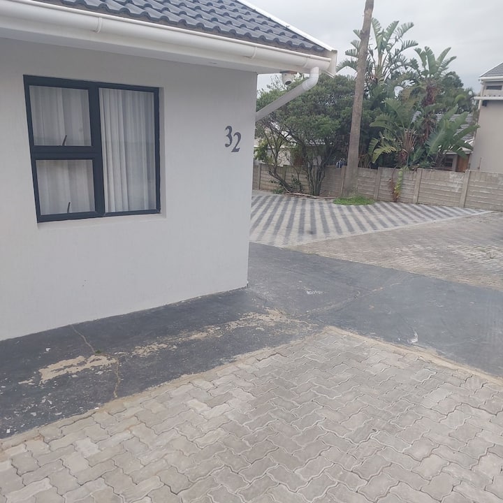 Aluso Guest House - East London