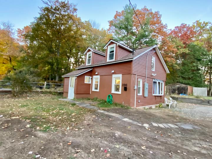 New Place To Stay In Simsbury! Entire House! - Brignole Vineyards, East Granby