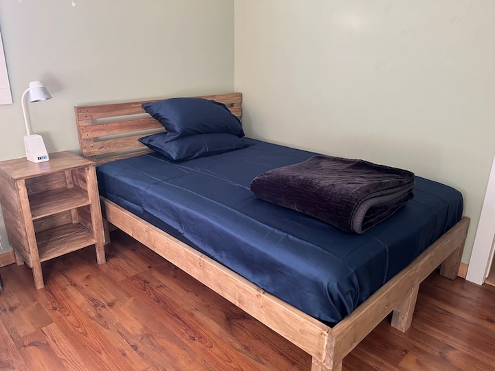 Cai House Room 2 - Regina