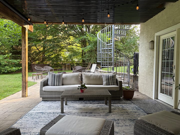 Private Suite With Hot Tub - Media, PA