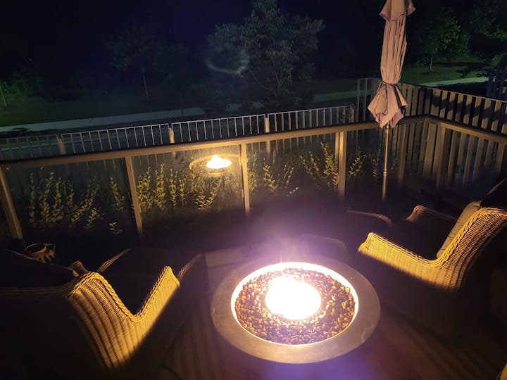 Nature Trail Views With Cozy Patio And Firetable! - イニスフィル