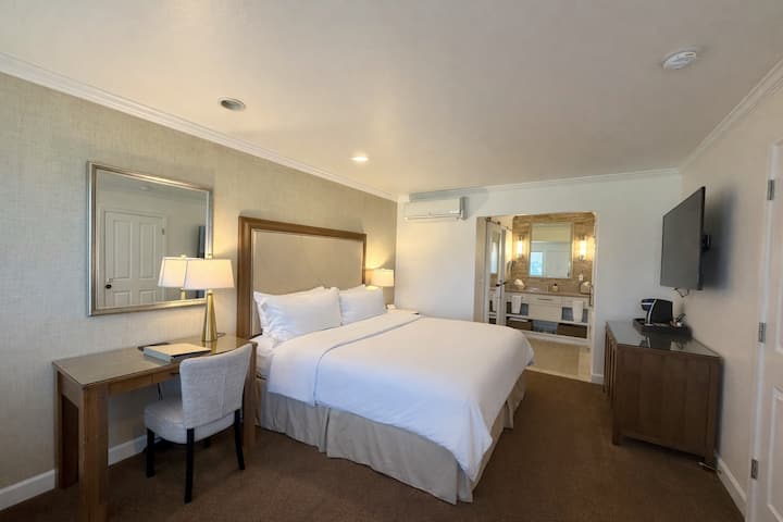 Charming King Room At Silverado - Napa