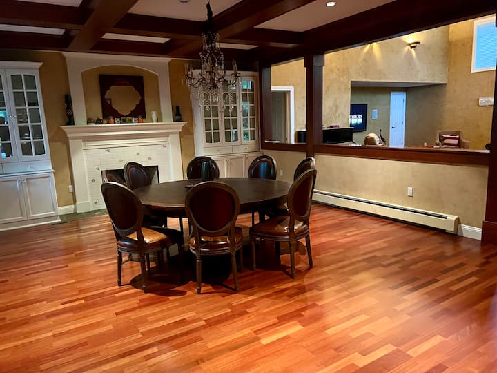 Beautiful Home In Champaign. - Urbana, IL