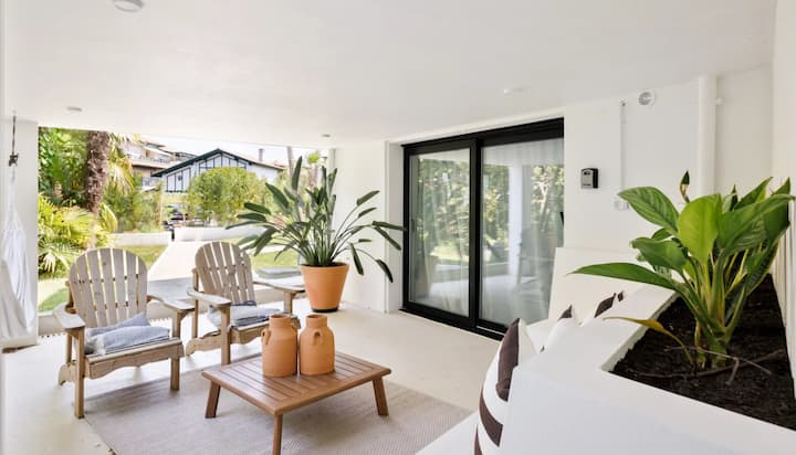 Appartement Avec Terrasse Et Piscine Dans Villa - Bayonne
