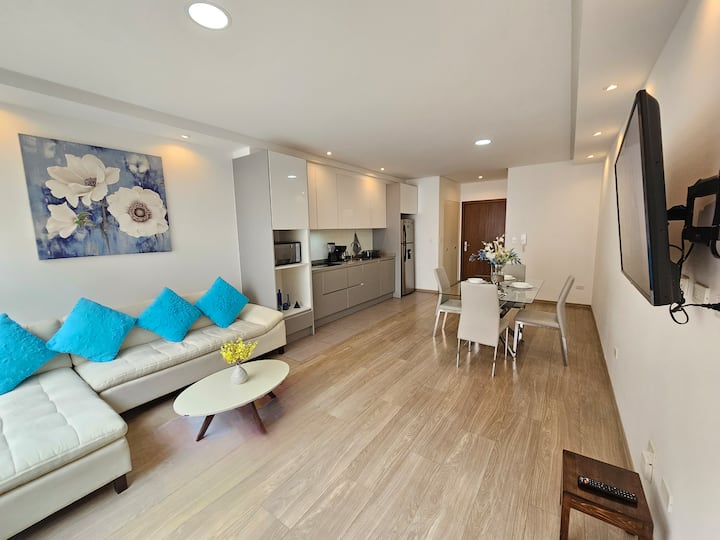 Amplia Suite De Lujo, Zona Turística, La Carolina. - Quito