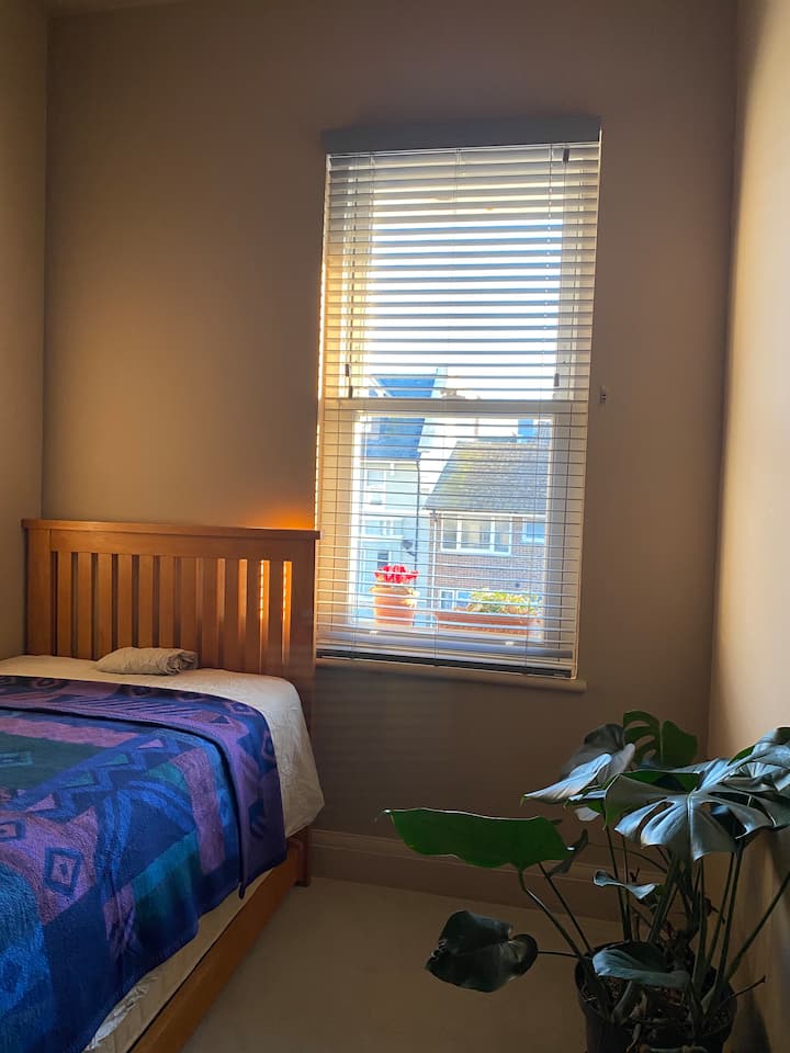 Inexpensive Room, Cosy Flat, Near Everything - Hastings
