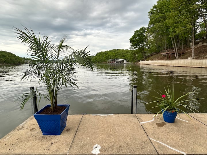 Huge Fire-pit Area, Game Room, Pets, Guest House - Osage Beach, MO