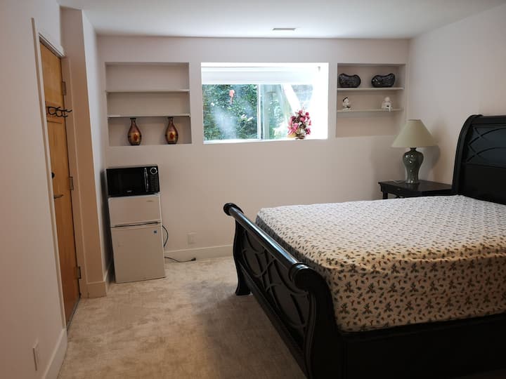 独立出入。近公交站和购物场所。 - Bowen Island