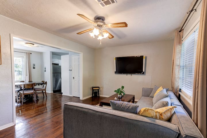 New Cozy Cottage! 2 Bedroom! Near Hospital/ft Sill - Lawton, OK
