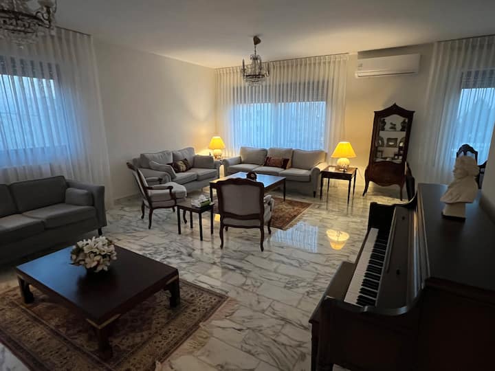 Spacious 4-br Near Four Seasons & 5th Circle - Amman