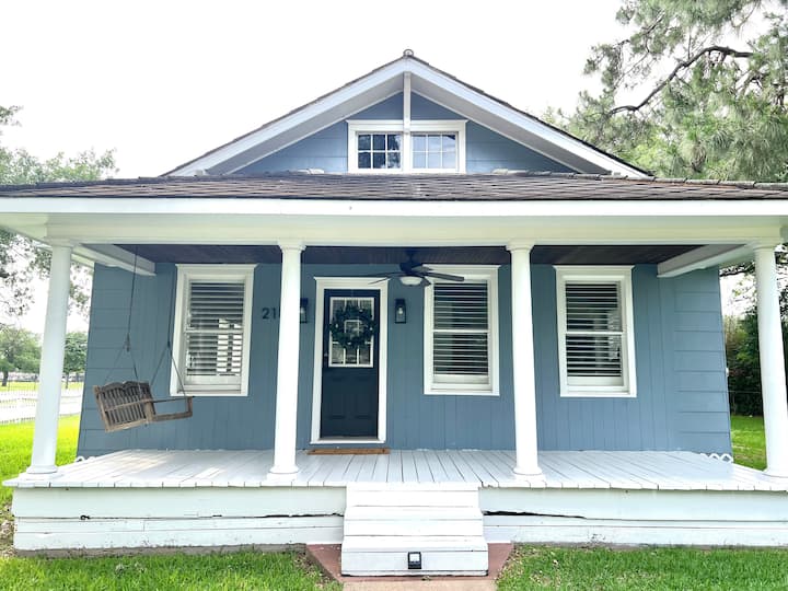 Cardinal Cottage:charming 1930s Restored Farmhouse - League City, TX