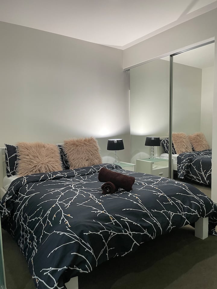 Apt Near Lygon St & Queen Vic Market With Balcony - Melbourne