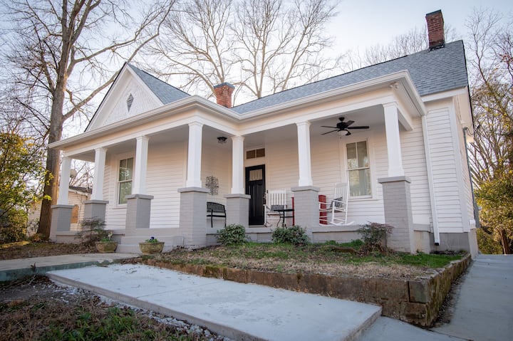 Charming Historic Covington Cottage - Covington, GA