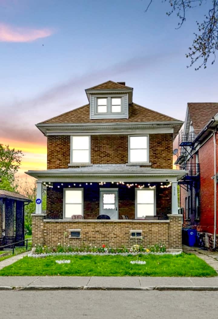 Walk To Niagara Falls: Hagen House - Niagara Falls, NY