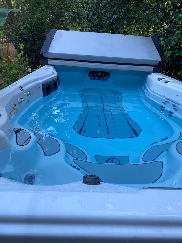 Backyard Oasis. Heated Pool. Privt 1/2 Bath Hotub - Columbia, SC