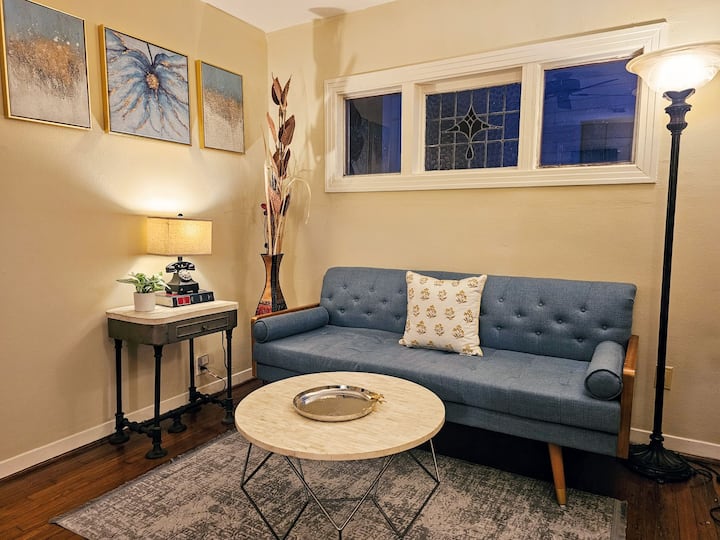 Serene, Walkable & Secluded Cottage In The Heights - Houston, TX