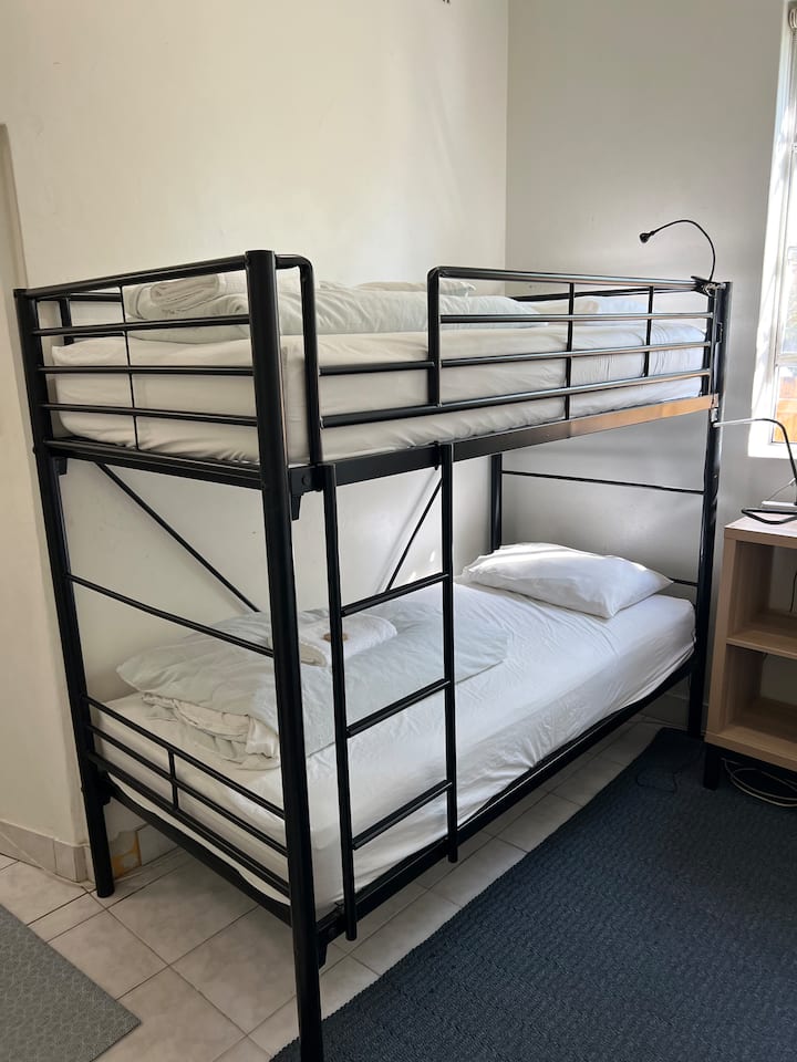 Manly Bunkhouse - Twin Room - Manly