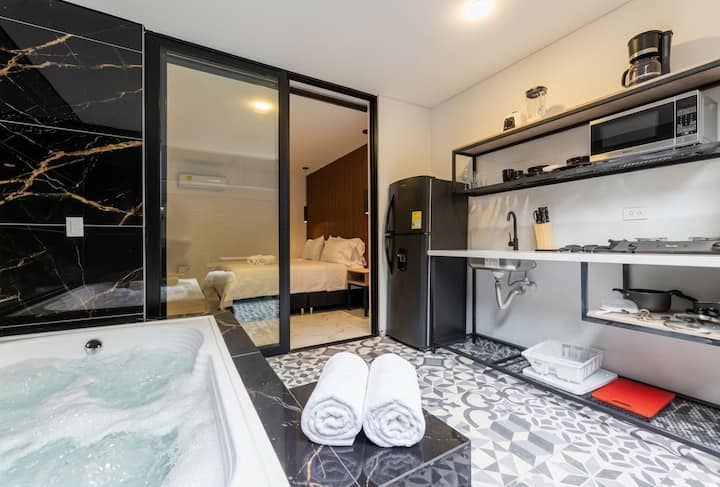 Jacuzzi Privé&nbsp;&nbsp;Plafond Poblado&nbsp;&nbsp;Wi-fi Haut Débit&nbsp;&nbsp;Climatisation&nbsp;&nbsp;204 - Sabaneta