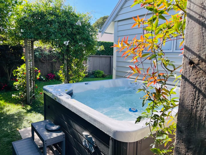 Spa Under Stars & Sun-drenched Alfresco Dining! - Tauranga