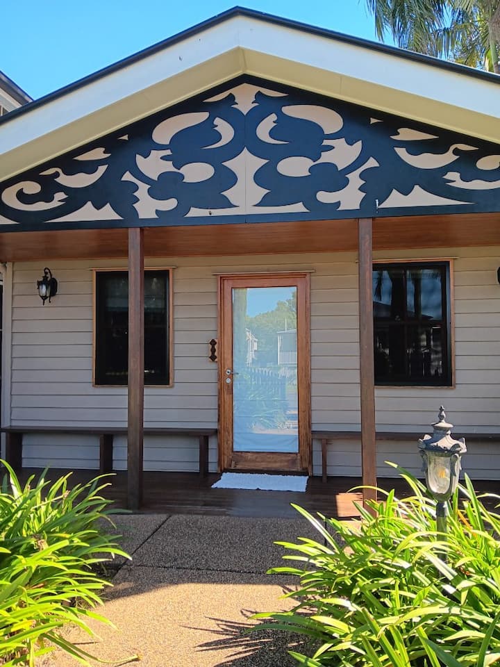Cosy 2 Bedroom Cabin - Rockhampton