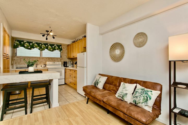 Central Waikiki Beach 1 Bd/1ba W. Kitchen/parking - Honolulu