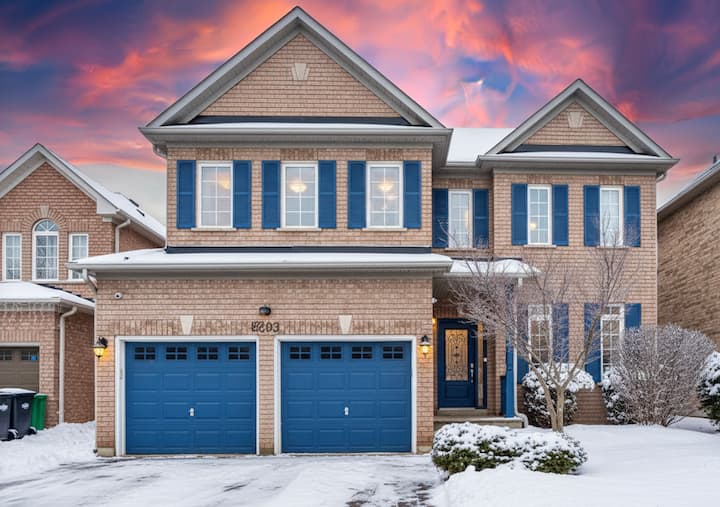 Spacious 5br | Firepit, Free Parking, Near Airport - Brampton