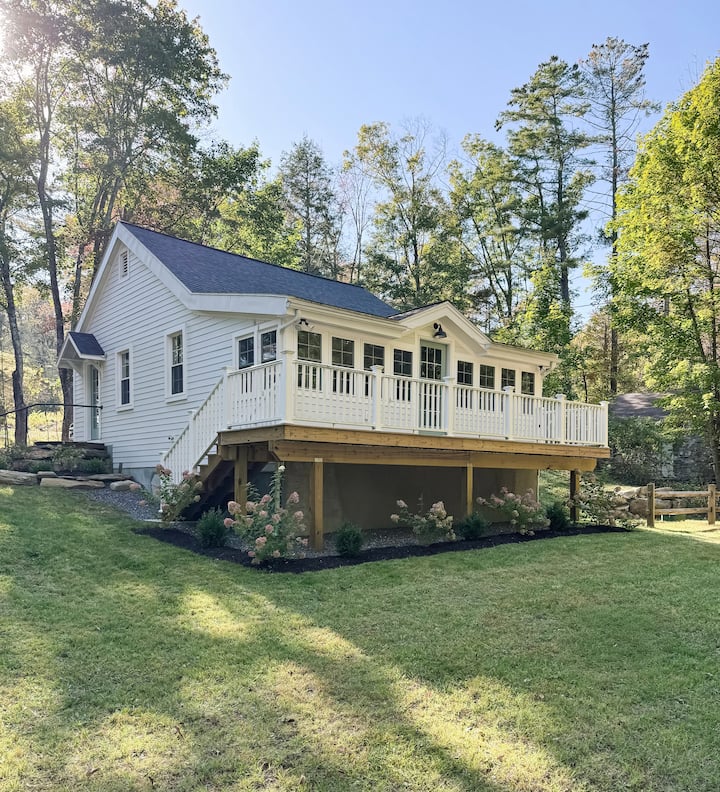 Cottage By The Lake | Hiking, Skiing & Attractions - Monterey, MA