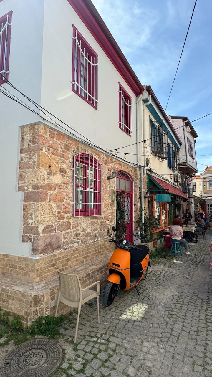 Küçük Ev Ayvalık (Su Deposu Mevcut) - Ayvalık