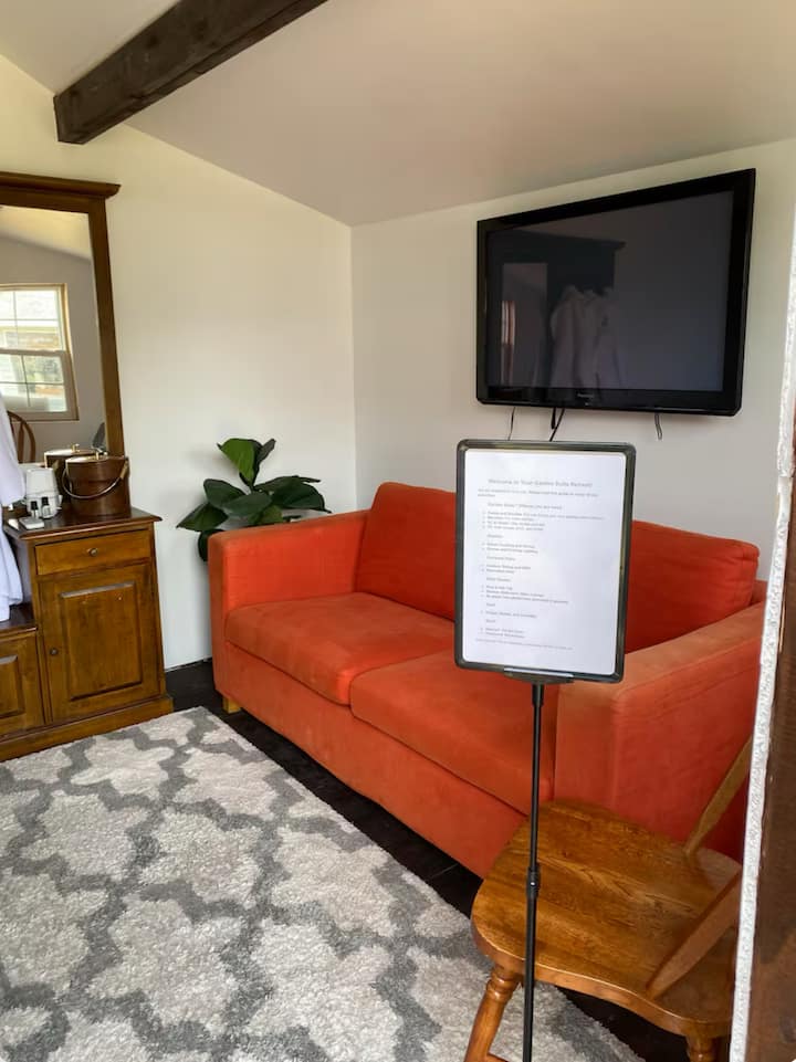 1-of-a-kind: Bunkie, Gazebo, Indoor Pool & Hot Tub - Lacombe